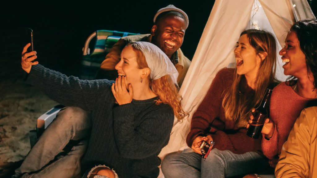 Interaksi Sosial: Pengertian, Ciri-ciri, Syarat, Faktor dan Contoh ...