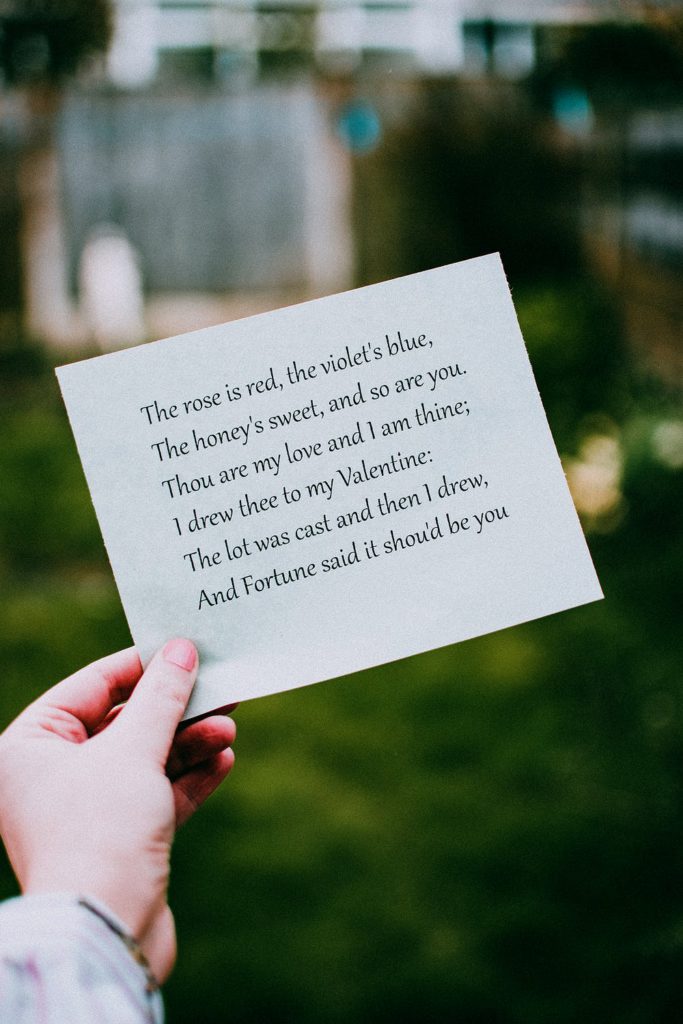 Pengertian dan Ciri-ciri Puisi (Lama & Baru) – Gramedia Literasi