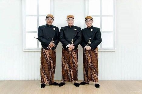 Pakaian Adat Jawa Tengah: Jenis, Makna, Filosofi, dan Penjelasan ...