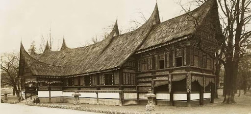Rumah Adat Sumatera Barat: Jenis, Keunikan, dan Fungsinya – Gramedia ...