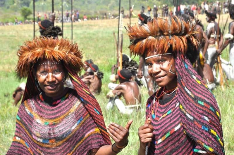 Pakaian Adat Papua: Jenis, Keunikan, dan Filosofinya – Gramedia Literasi