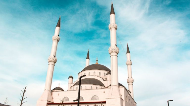 Pengertian Hibah, Dasar Hukum dan Contoh Suratnya – Gramedia Literasi