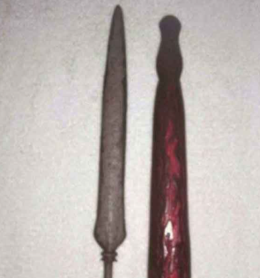 21 Senjata Tradisional Indonesia beserta Fakta & Fungsinya – Gramedia ...