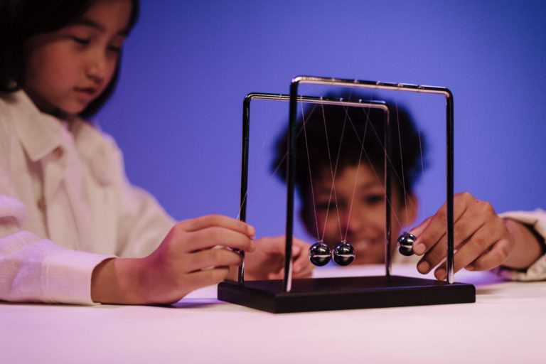 Energi Kinetik: Pengertian, Manfaat, dan Jenis Energi Kinetik ...