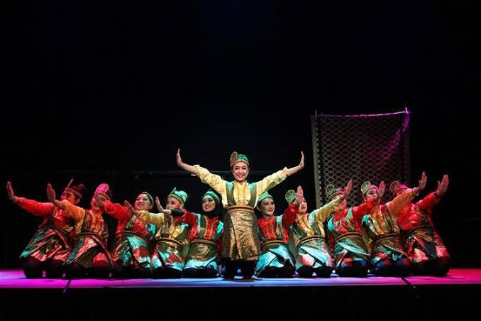 Contoh Budaya-budaya Indonesia yang Wajib Dilestarikan – Gramedia Literasi