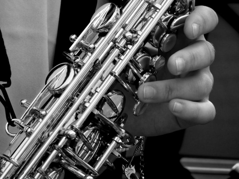 Pengertian Musik Jazz: Ciri-ciri, Sejarah, dan Serba-serbinya ...