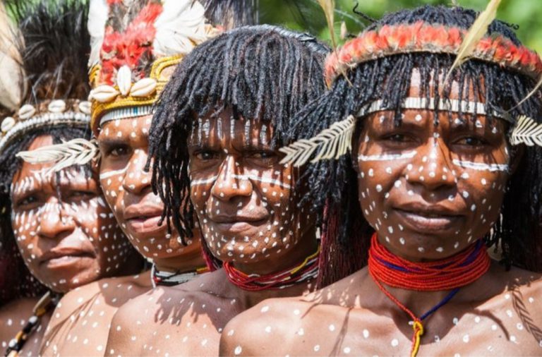 10 Ragam Upacara Adat Papua dan Filosofi Di Baliknya! – Gramedia Literasi