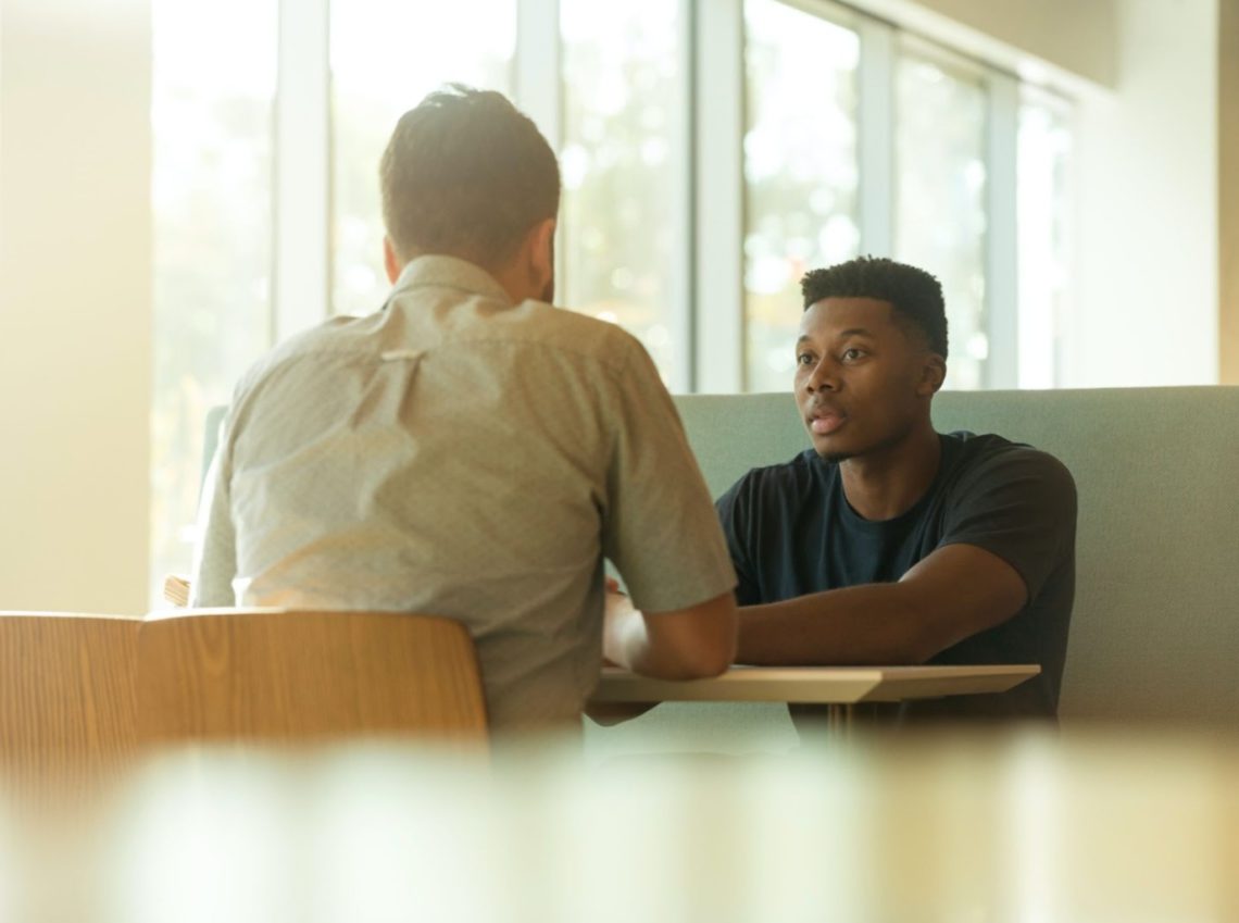 Deep Talk, Sebuah Seni Untuk Memperdalam Hubungan – Gramedia Literasi
