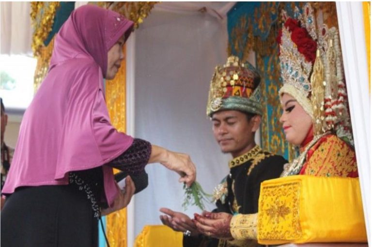 Upacara Adat Aceh yang Dilestarikan Dari Meugang Hingga Meuleumak ...