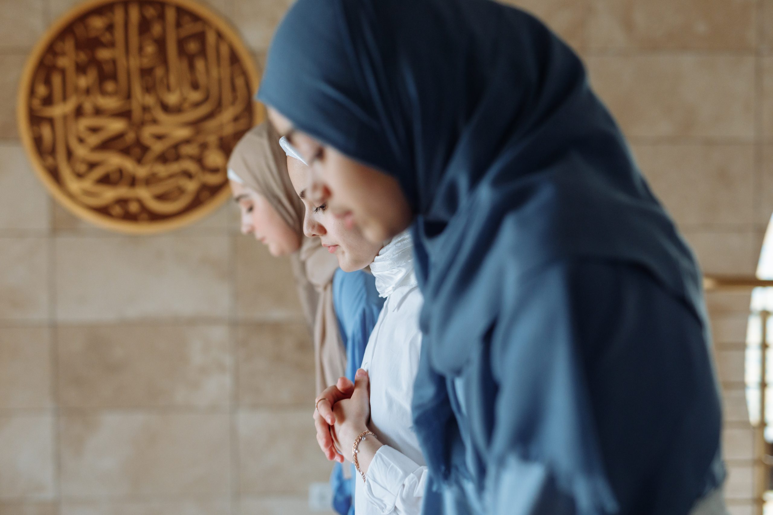 Doa Qunut: Pengertian, Bacaan, Macam, dan Tata Caranya – Gramedia Literasi