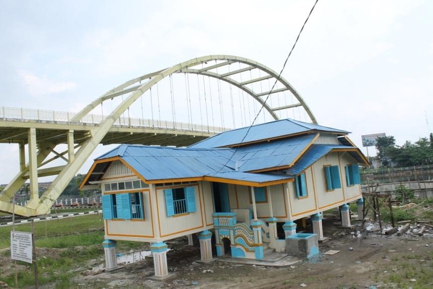 Mengenal 5 Ragam Rumah Adat Riau yang Perlu Dilestarikan – Gramedia ...