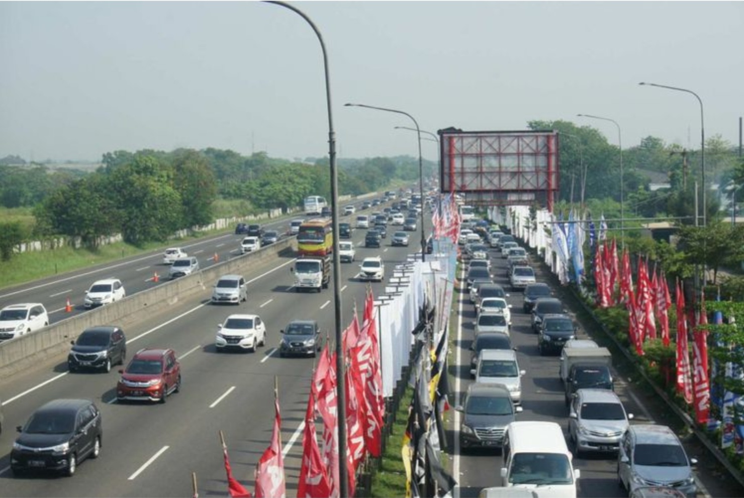 Pengertian Contraflow dan Tips Aman Berkendara – Gramedia Literasi