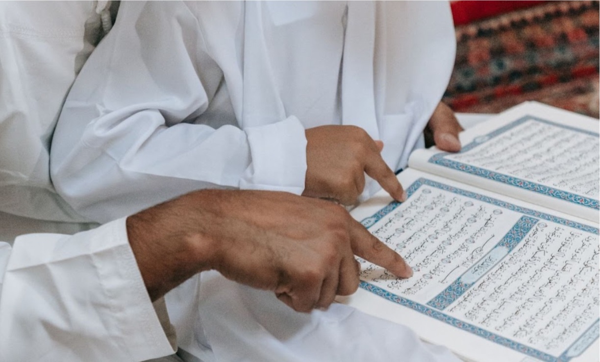 9 Keutamaan Surat Al Mulk, Lengkap dengan Bacaan Surat Arab Latin ...