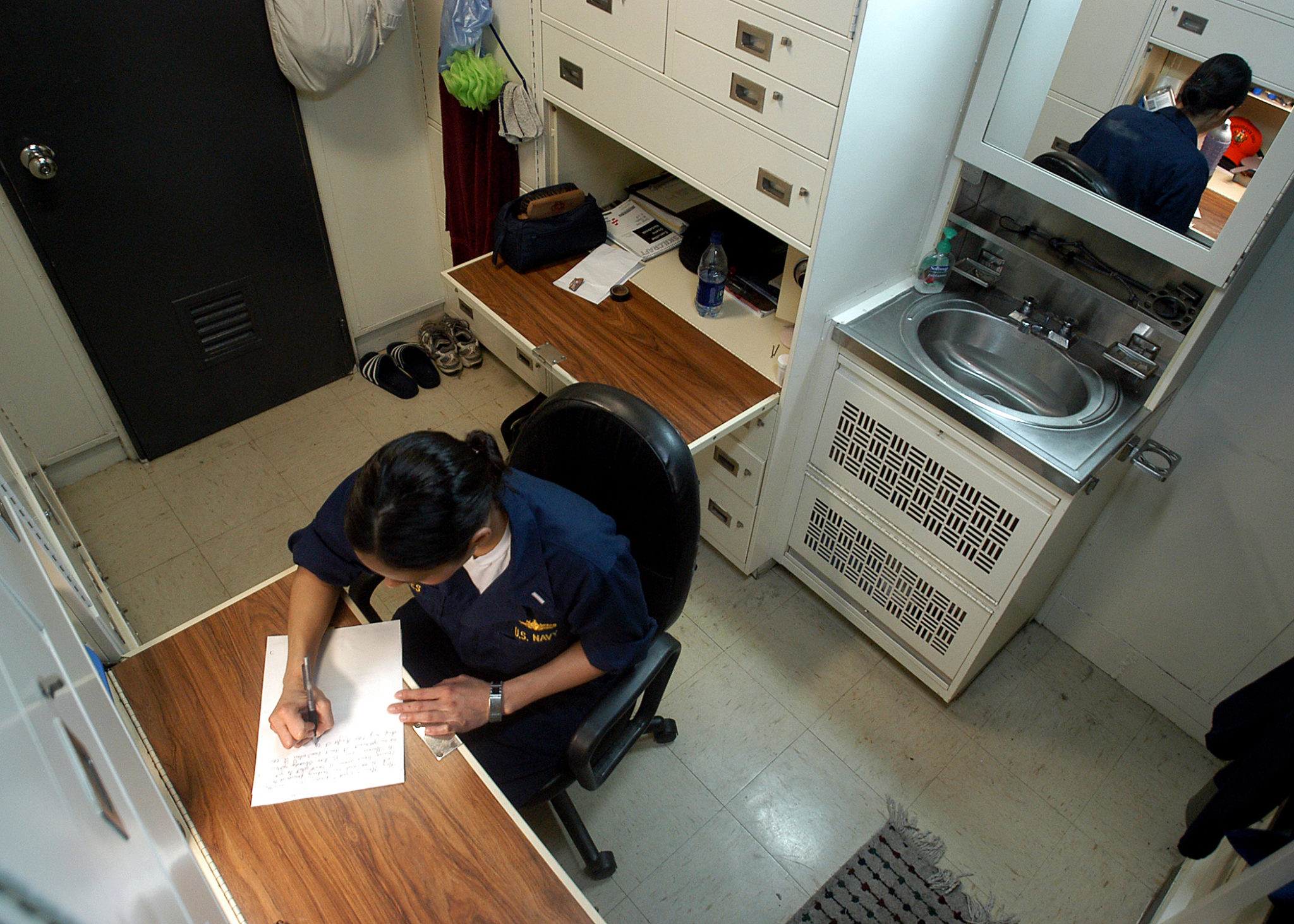 Contoh Surat Pribadi dan Dinas Beserta Perbedaan Fungsinya – Gramedia ...