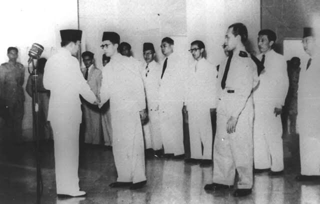 Ciri-Ciri Demokrasi Liberal Hingga Kelebihan & Kekurangannya – Gramedia ...