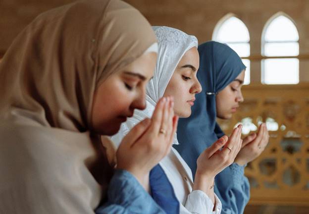 Dzikir dan Doa Setelah Sholat Fardhu 5 Waktu Beserta Artinya ...