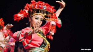 Tari Cokek: Makna, Sejarah, Properti, dan Ragam Gerakannya – Gramedia ...
