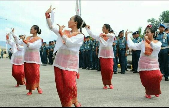 Tari Lenso: Sejarah, Makna, Keunikan, Alat Musik, dan Propertinya ...