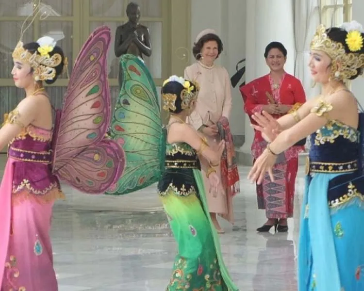 Tari Kupu-Kupu: Sejarah, Makna, Gerakan, Keunikan, Properti, Pola ...