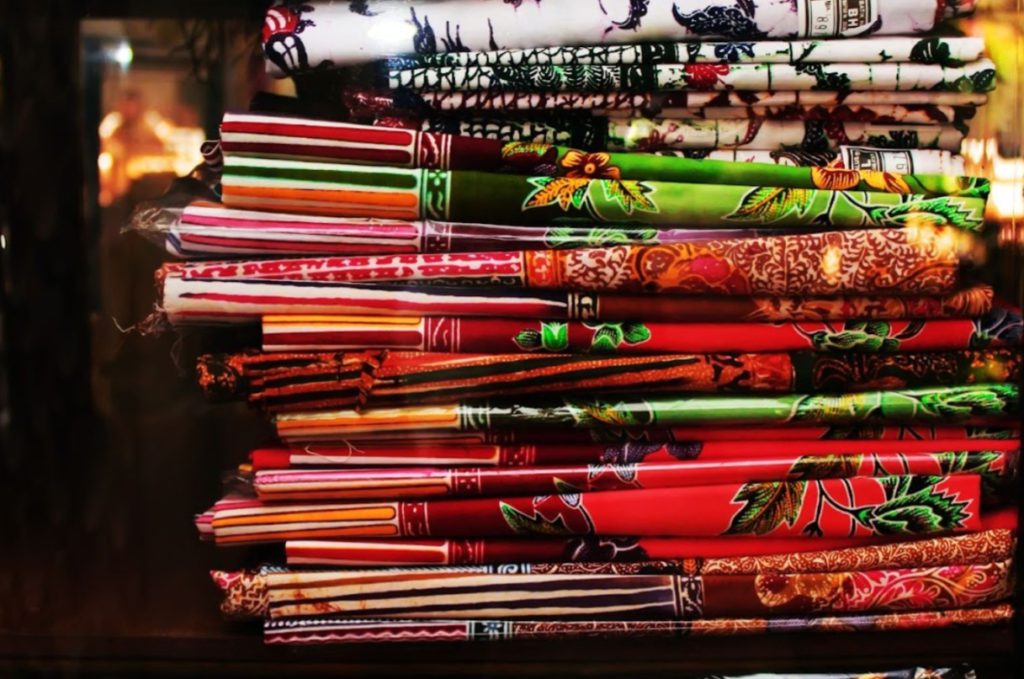 Memahami Tentang Sejarah Batik Indonesia dan Ragam-ragamnya – Gramedia ...