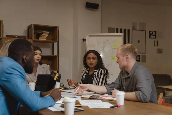 Chief Technology Officer (CTO): Pengertian, Peran, Tugas, dan Kemampuan ...