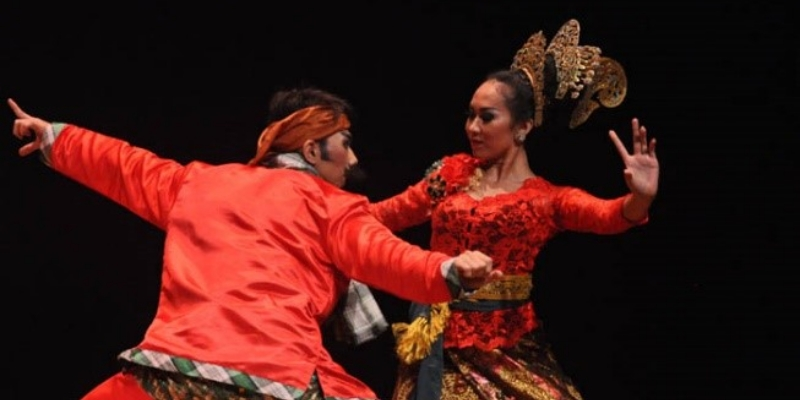 Tari Ketuk Tilu: Sejarah, Makna Filosofis dan Gerakan Tariannya ...