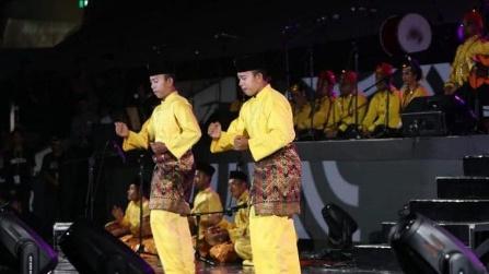 Mengenal Tari Zapin: Sejarah, Gerakan, Musik Pengiring, dan Pola Lantai – Gramedia Literasi