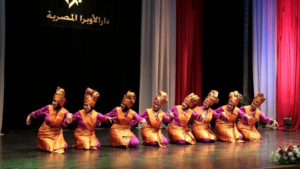 Mengenal Tari Indang, Sejarah, Fungsi, Pola Lantai, dan Propertinya – Gramedia Literasi