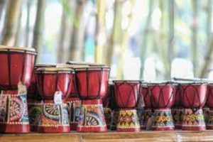 Alat Musik Tifa: Sejarah, Fungsi, dan Fakta-Faktanya – Gramedia Literasi