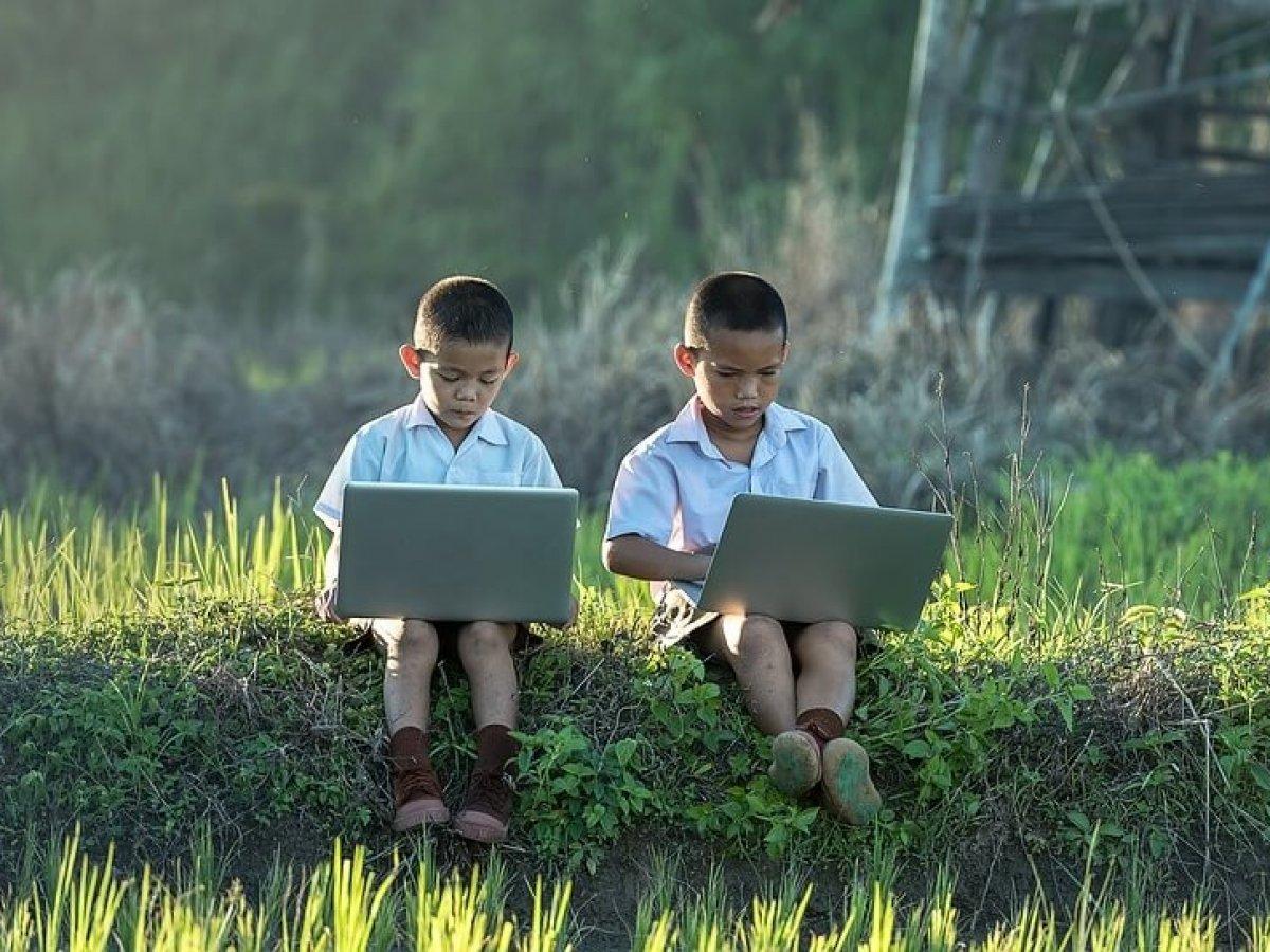 Dampak Positif Negatif Internet yang Perlu Kamu Ketahui – Gramedia Literasi