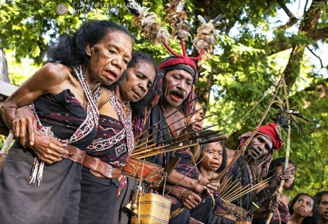 Mengenal Tari Lego-Lego: Sejarah, Properti, dan Fungsinya – Gramedia ...