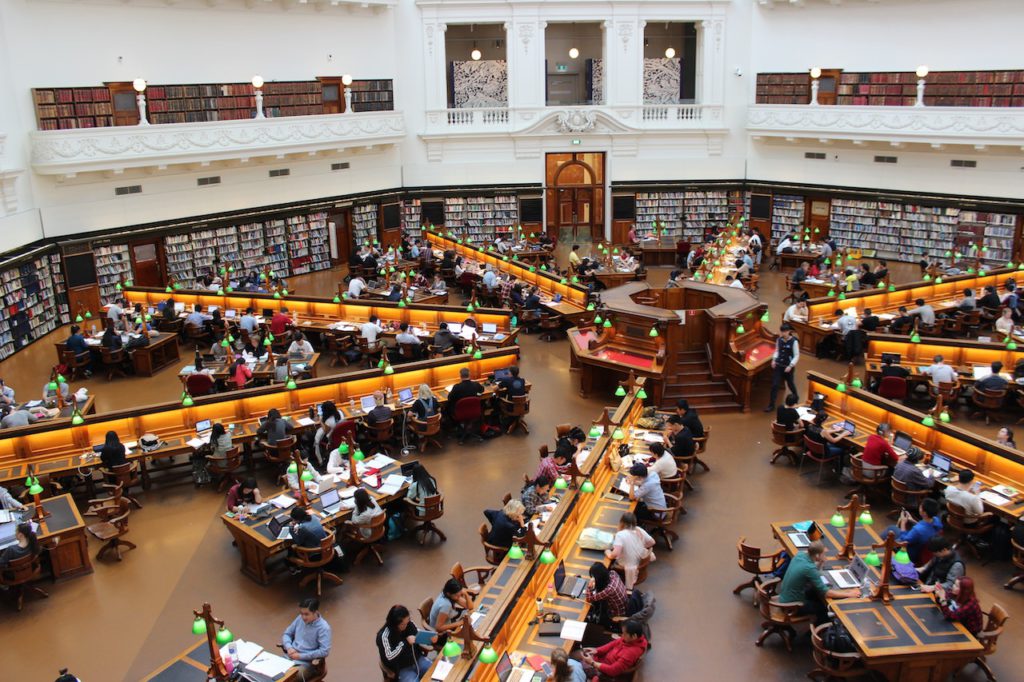 Mengenal Pasar Perdana (IPO) dan Pasar Sekunder – Gramedia Literasi