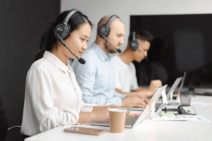 Customer Service : Pengertian, Skill yang Diperlukan, Hingga Tugasnya ...