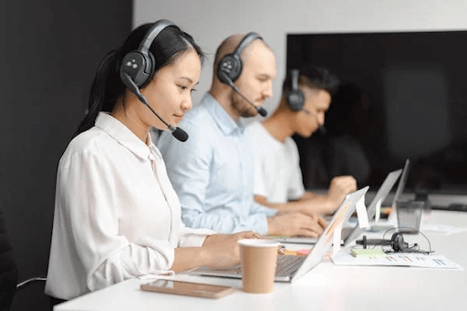 Customer Service : Pengertian, Skill yang Diperlukan, Hingga Tugasnya ...
