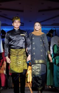 5 Pakaian Adat Kalimantan Barat Serta Makna Dibaliknya! – Gramedia Literasi