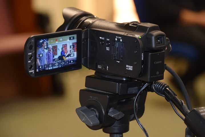 Audiovisual : Pengertian, Ciri, Fungsi, Manfaat, dan Tujuan – Gramedia ...