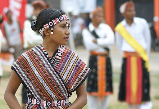 8 Jenis Pakaian Adat NTT (Nusa Tenggara Timur) – Gramedia Literasi
