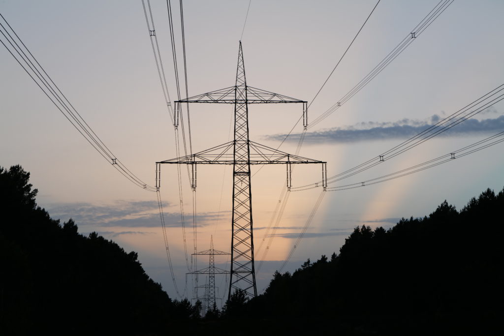 Pengertian dan Rumus Arus Listrik dalam Fisika – Gramedia Literasi