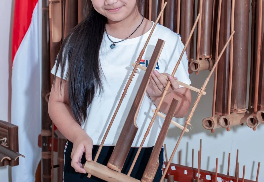Sejarah Angklung: Asal-Muasal, Penyebaran, hingga Pelestariannya ...
