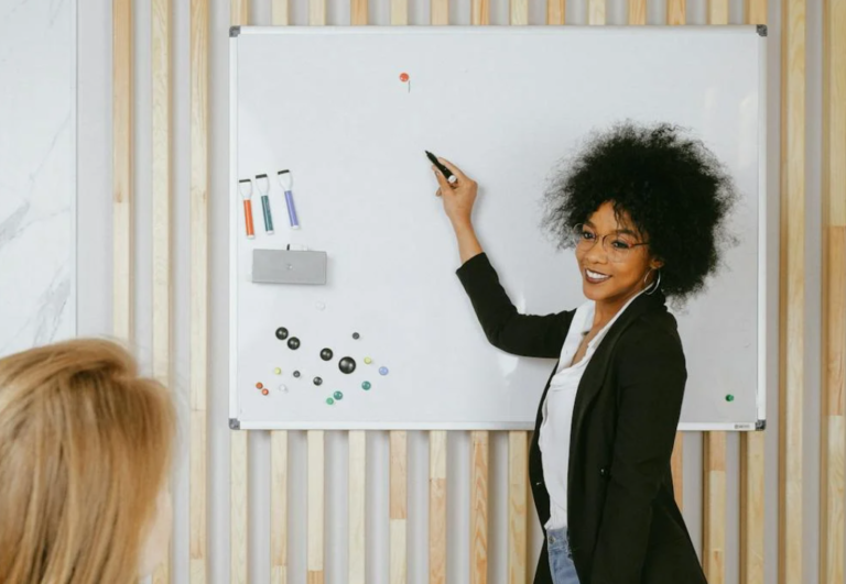 Pengertian Adab dan Contoh Adab dalam Kehidupan Sehari-hari – Gramedia ...