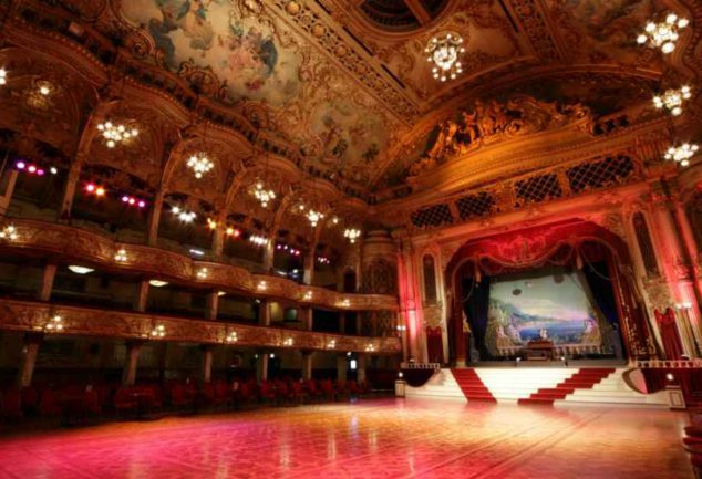 Mengenal Tari Zapin: Sejarah, Gerakan, Musik Pengiring, dan Pola Lantai – Gramedia Literasi